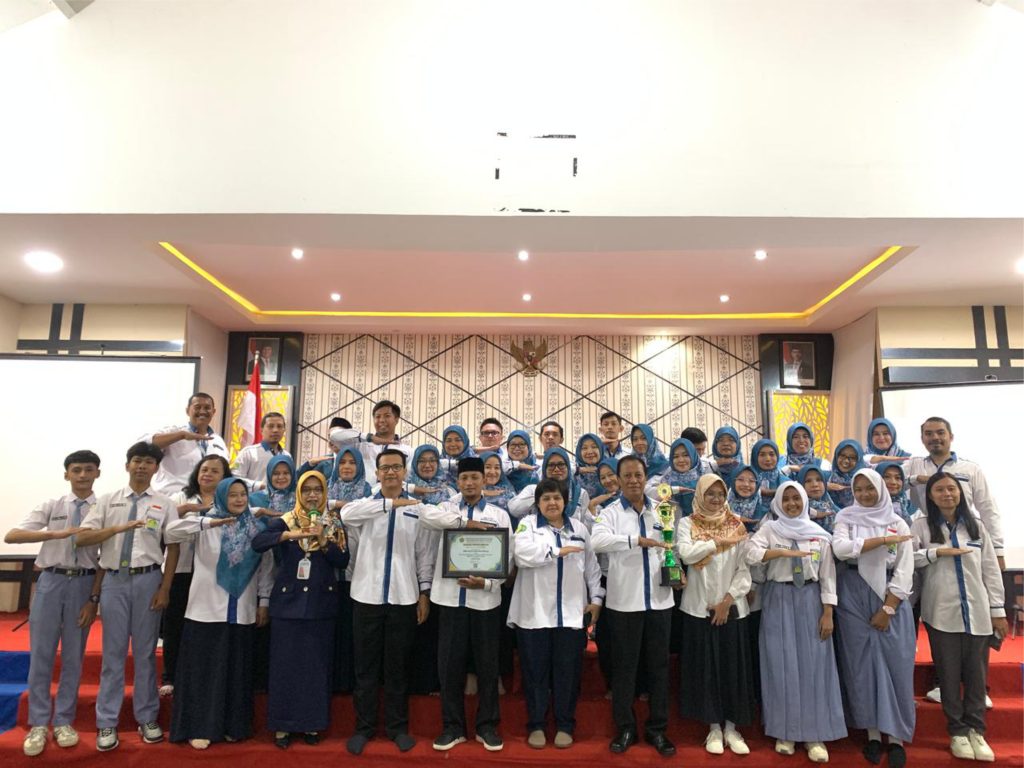 SMK PIM RAIH PREDIKAT ROLE MODEL SEKOLAH MODERASI BERAGAMA 2025 TINGKAT ...